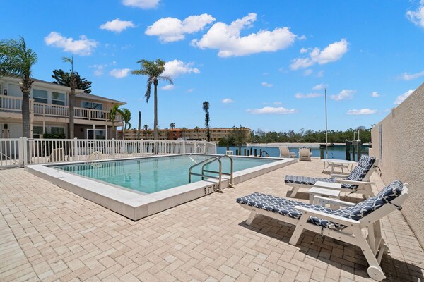 Cozy Condo In Charming Sarasota Siesta Key With Boat Dock - Venice, FL