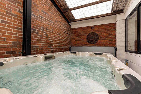 Newcastle Penthouse - Spa, Pool Table, City Center - Newcastle