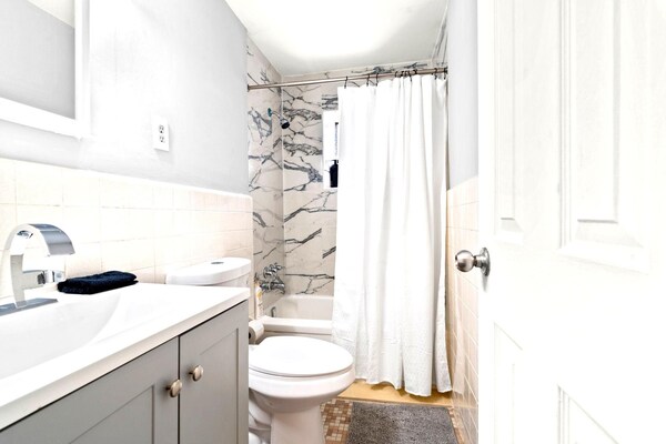 Luxury 1bd | 5 Beds | Queens Village - Philadelphia, PA