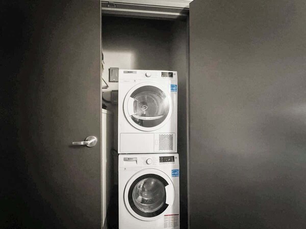 Elegant 2bd | Dt Dallas | Sleeps 16 | Free Parking - Dallas, TX