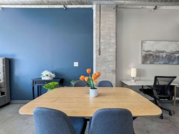 Elegant 1bd | Dt Dallas | Sleeps 12 | Free Parking - Dallas, TX