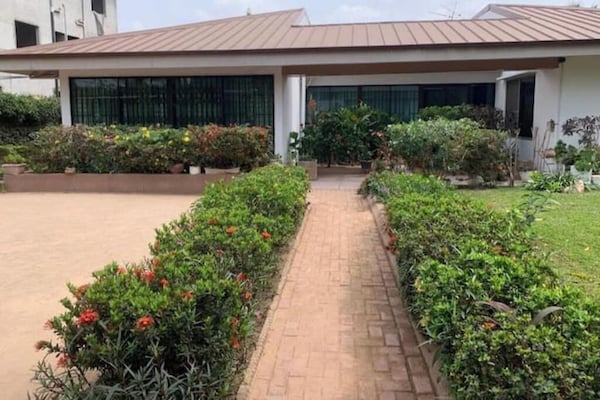 Spacious Family Vacation Home - Accra