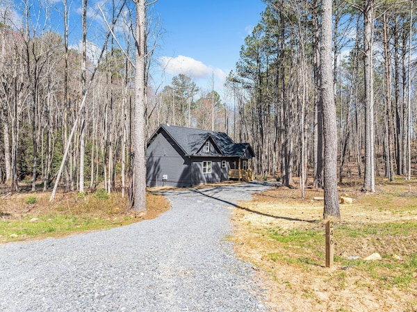 Creekside Holler: Wineries, Cideries, And Luxurious Private Escape - Jasper, GA