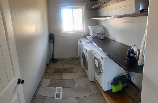Comfortable Family Home With Huge Backyard In Quiet Neighborhood In Cedar City. - Cedar City