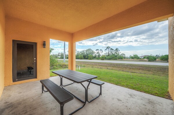 Huge Home In Lehigh Acres Near Rsw International Airport And Jetblue Park. - Lehigh Acres, FL