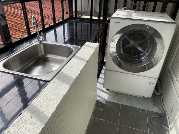 Chic Studio Apartment With Wifi, Ac Near Jianguo Weekend Flower Market - Taipei
