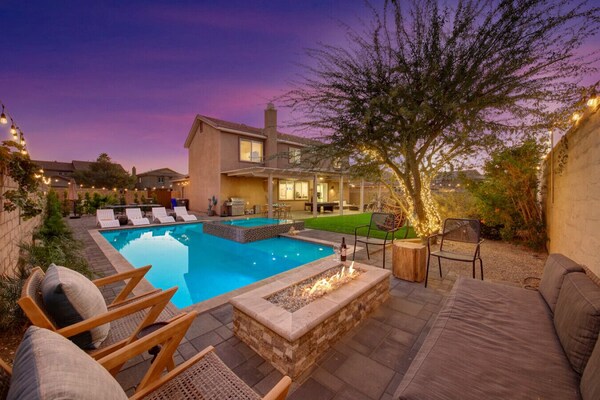 Family Fun Hub For 14: Pool, Games, Fire Pit & Bbq - Coachella, CA