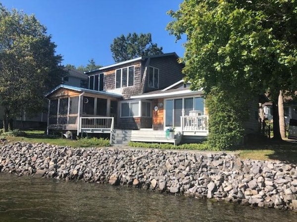 Cottage On Saratoga Lake Within 10 Minutes To Race Track And Broadway Avenue - Saratoga Springs, NY