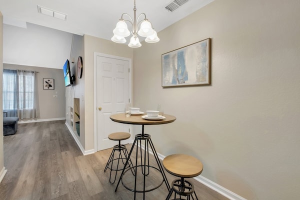 Cozy Condo W/ On Suite Private Bath | Pool | Gym - Tallahassee, FL