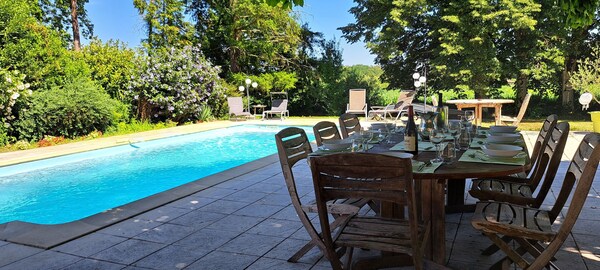 Stylish French Country Living With Pool And Outdoor Space - Vonnas