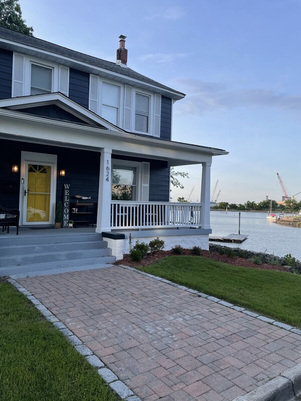Newly Renovated Waterfront Home With Dock! - Chesapeake, VA