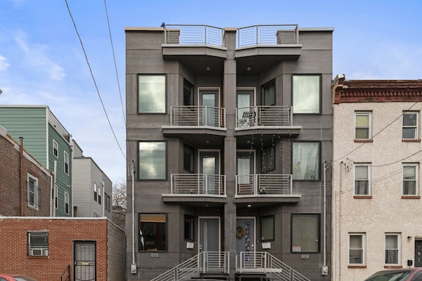 The Executive South Philadelphia/4br/3bath/king-bed/roof-deck/luxury - Philadelphia, PA