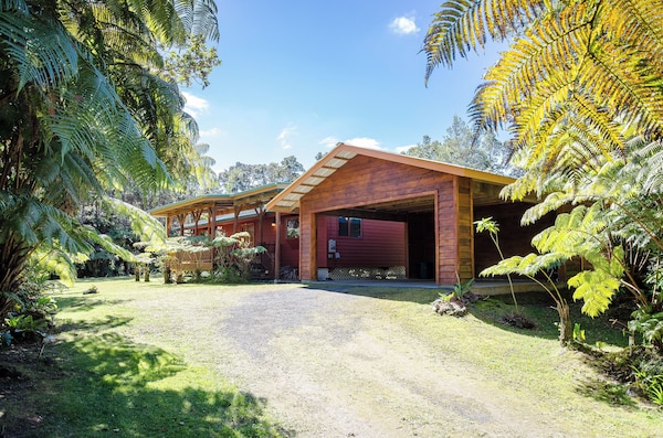 Gorgeous 3b/2b House Minutes From Natl Park & Volcano Village. Family Friendly! - Volcano, HI