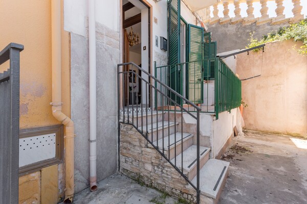 Holiday Home 'Al Castello' With Private Terrace, Wi-fi And Air Conditioning - Bagheria