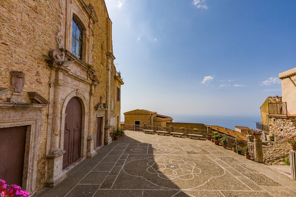 Room 'Dello Scrivitore' With Balcony, Wi-fi And Air Conditioning - Sant'Agata di Militello