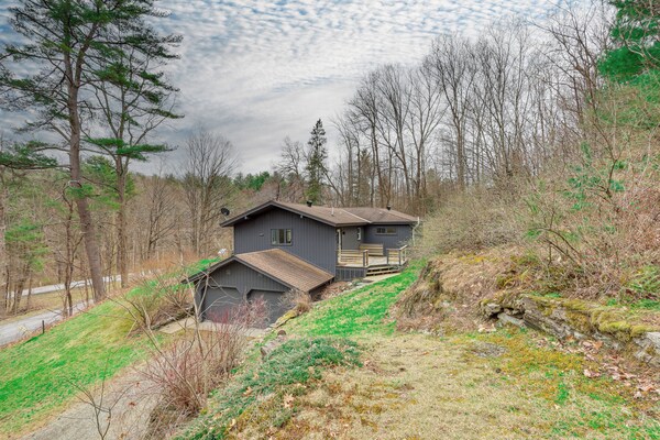 2 Mi To Hoosic River: 'The Moss House' W/ Deck! - Greenwich, NY