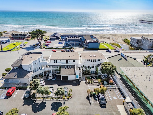 Studio Near Cayucos Pier | King Bed + Full Kitchen + Communal Firepit Lounge - Cayucos, CA