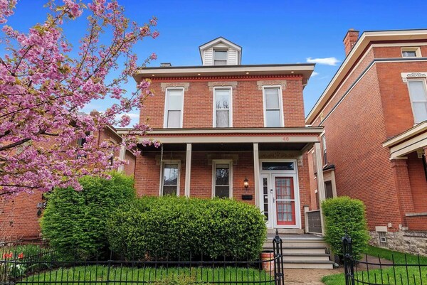 Step Into Smith Place, Where Eclectic Décor Meets Spacious, Thoughtfully Designed Interiors. - Columbus, OH