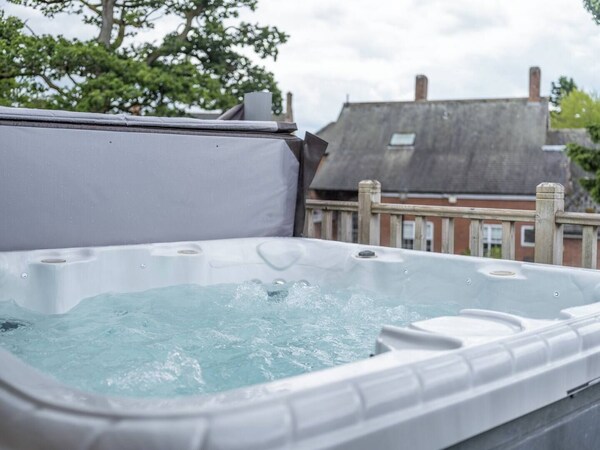 Luxury Lodge With Hot Tub & Outdoor Dining - Otterburn