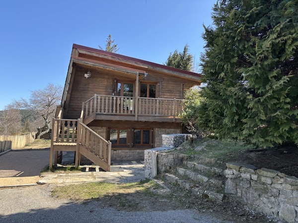 Acogedora Casa En Bessat Para 6-8 Pers., Se Aceptan Mascotas, Gran Jardín - Bourg-Argental