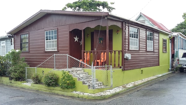 Two-bedroom House For Rent In The City, 2 Minutes From Popular Brown's Beach. - Worthing