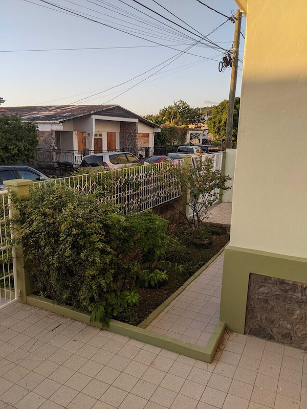 Charming 3-bedroom Bungalow With Wifi, Ac In Delightful Roseau - Dominica