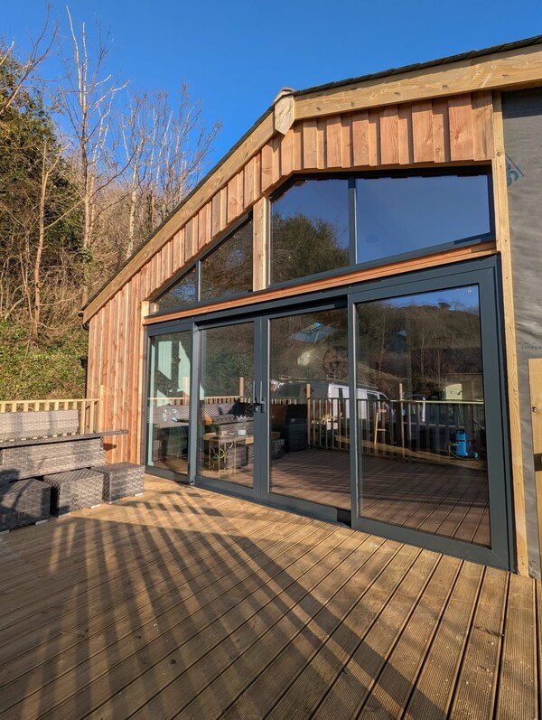 Pipistrelle Barn - Sleeps 6 Guests  In 3 Bedrooms - Devon