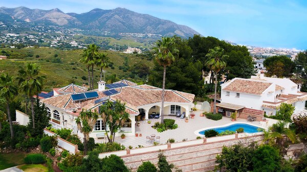 Luxury Villa Overlooking Fuengirola - Ref 86 - Fuengirola
