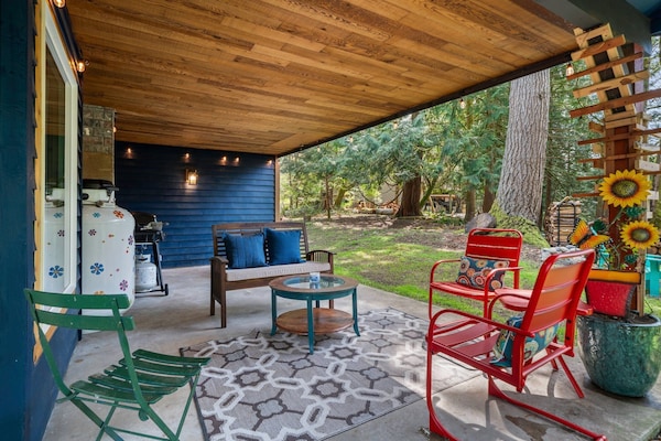 Little Blue By Gather | King Beds, Garden Views, Trails Nearby - Bellingham, WA