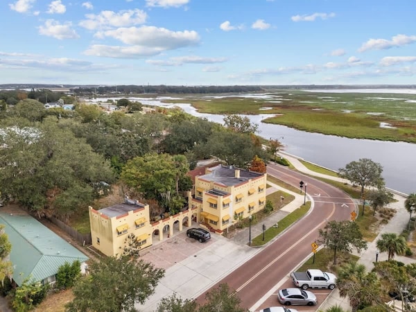 Super Boho - Lake Toho, Fishing, Civic Center - St. Cloud, FL