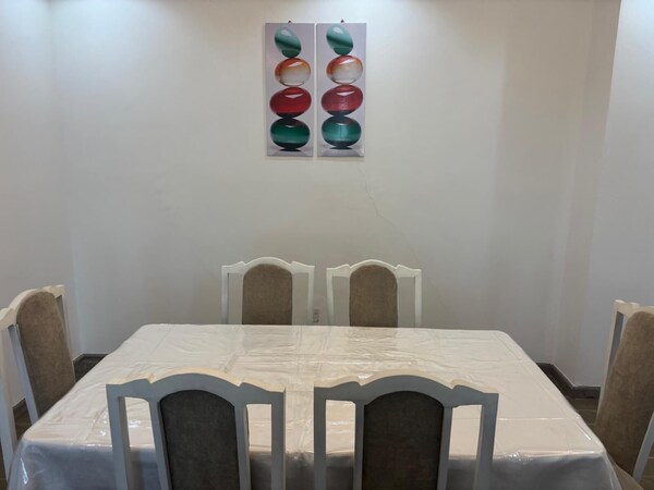 Enchanting 3-bedroom Apartment With Wifi In Addis Ababa - 아디스아바바