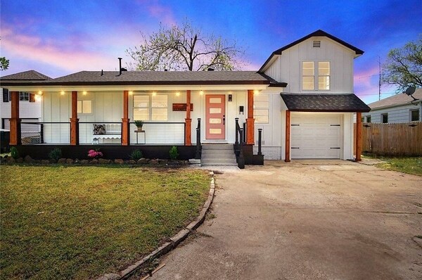 Walking Distance From Restaurants, Shopping, Entertainment, And Tinker Afb - Oklahoma City, OK