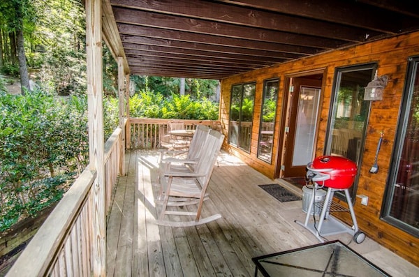 Cute Family Cabin W/hot Tub - Asheville, NC
