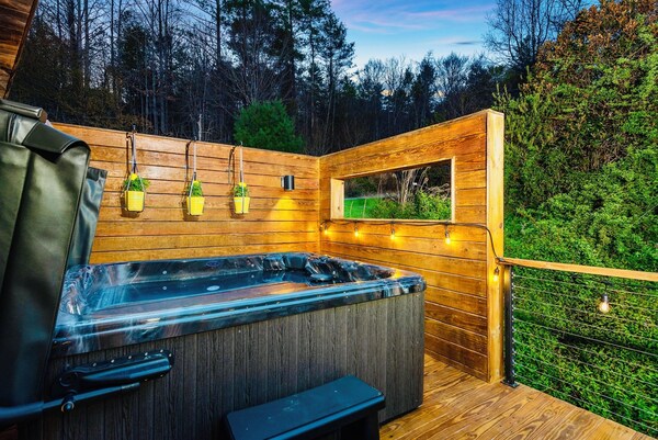 Robin's Nest Retreat In Charming Weaverville - Weaverville, NC