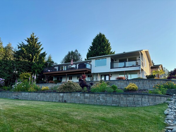 Spacious 4-bedroom Home With Gorgeous View Of Puget Sound In Serene Port Orchard - Bremerton, WA