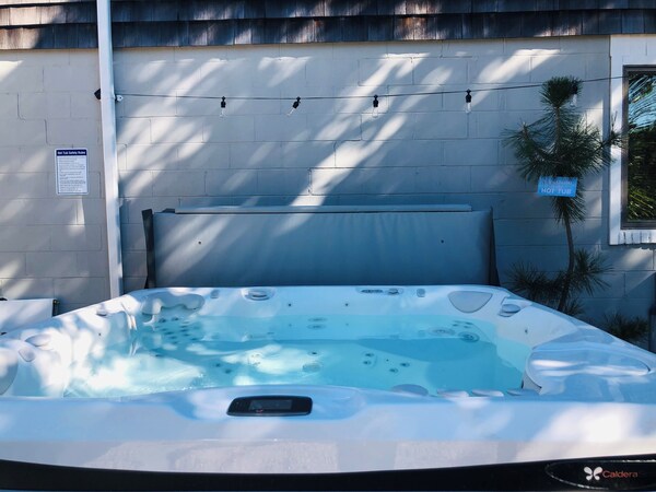 Warm, Inviting Beachhouse With Spa In Great Location Of Gorgeous Montauk! - Montauk, NY