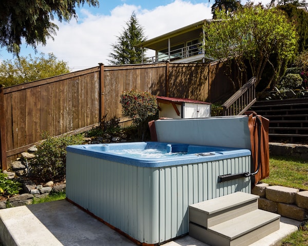Private Lakefront Home Near Seattle, Mt Rainier & Ocean Shores - Fife, WA