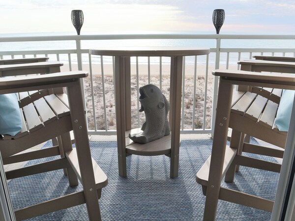 New! Direct Oceanfront Corner Unit With Private Balcony - Ocean Pines, MD
