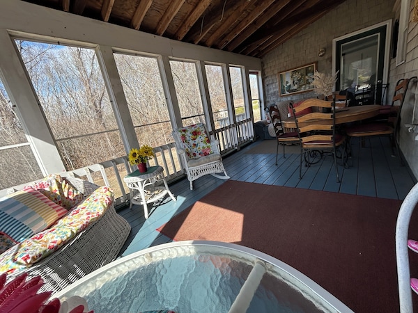 Entire House 2 Miles To Misquamicut Beach- Sleeps 10! - Westerly, RI
