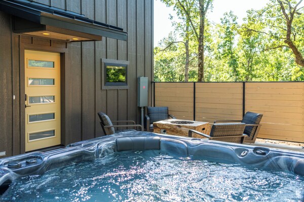 The Trumpeter Treehouse At In The Trees Resort - Hot Springs, AR