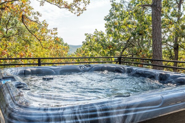 The Swallow Treehouse, Hot Tub, Mountaintop - Hot Springs, AR