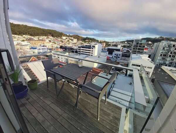Sunny Modern Penthouse Apartment In The City Center With Parking Space - Wellington