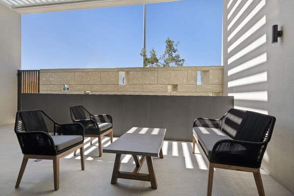 Ground Floor Apartment With Private Courtyard - Cottesloe