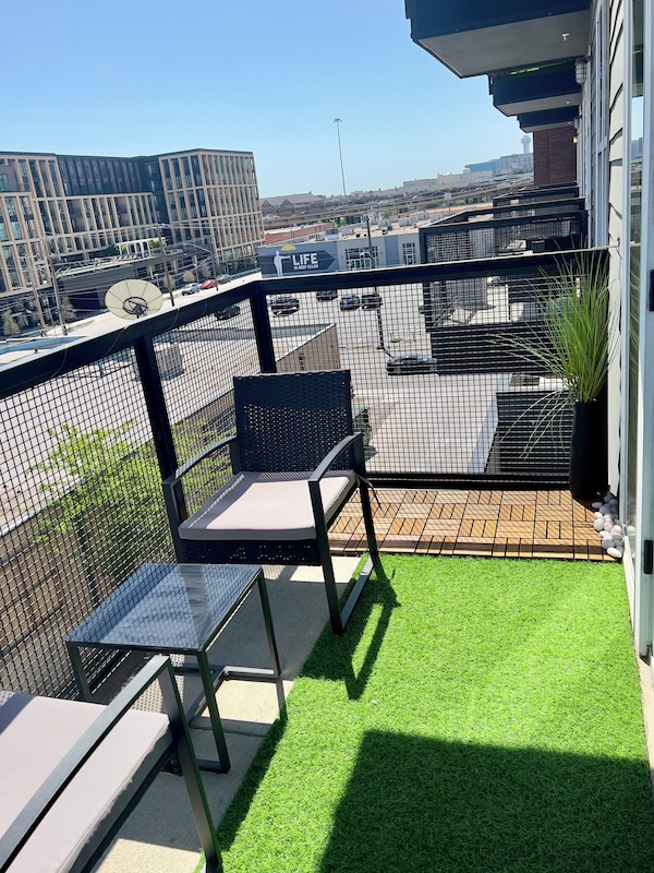 Chic 1-bedroom Apartment With Wifi, Fitness Room, And Pool In Marvelous Dallas - Cotton Bowl Dallas