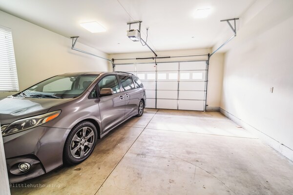 Spacious 4-bedroom Townhome / 2-car Garage / Cruise Terminal - Los Angeles, CA