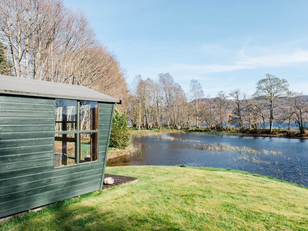 Schönes Alleinstehendes Ferienhaus Mit  W-lan, Tv, Innenhof, Panoramablick Und Parkplatz - Fort Augustus