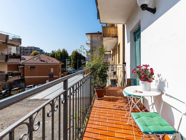 Beautiful Apartment For 4 Guests With Wifi, Tv, Balcony, Pets Allowed And Parking - Ventimiglia