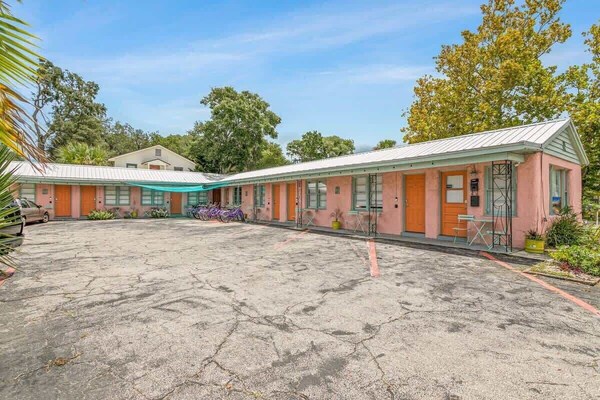 Dive Into The 50s- Restored Motel In St Augustine - St. Augustine, FL