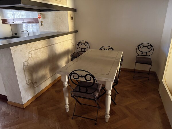 Top Floor In Historic Building In Downtown Prato, With Garage Within Walking Distance - Prato