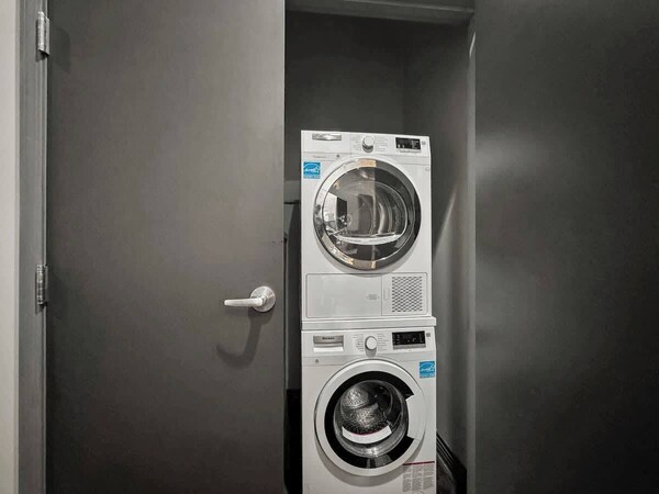 Elegant 2bd | Dt Dallas | Sleeps 16 | Free Parking - Dallas, TX